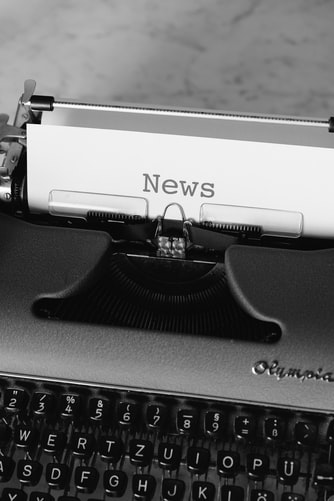 typewriter-with-news – Insights From Tom